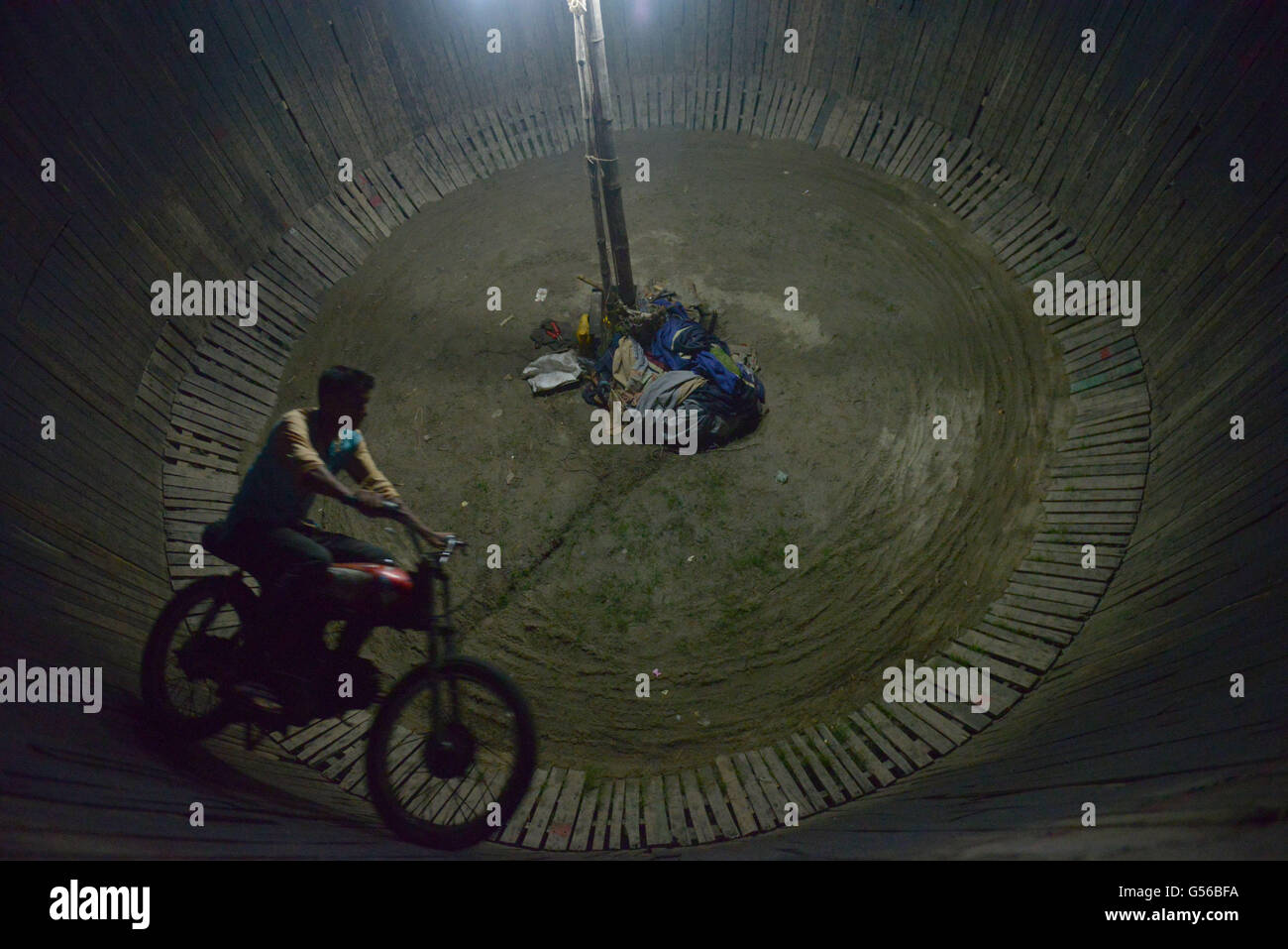 Motorcycle stunt circus hi-res stock photography and images - Alamy