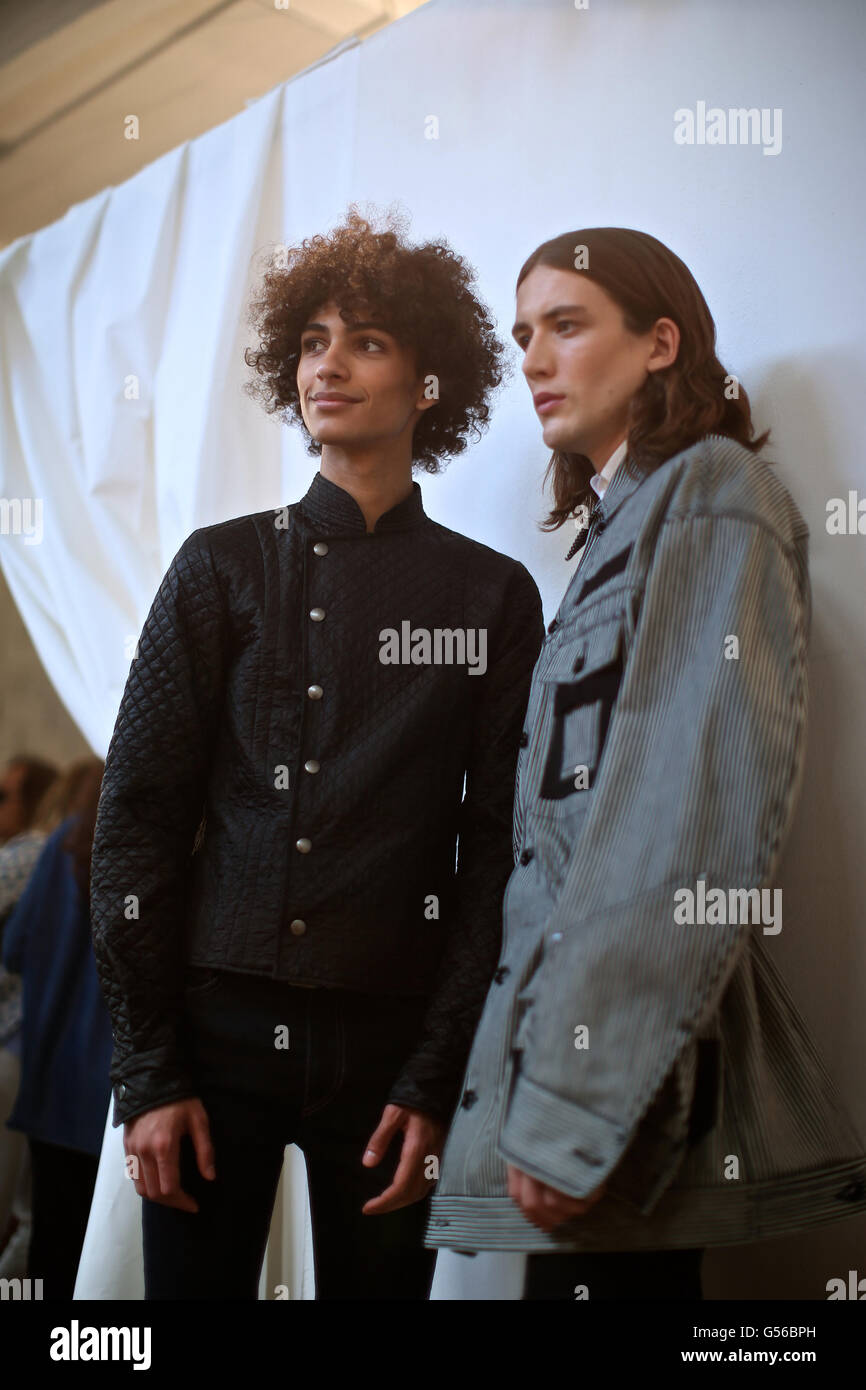 Models before the catwalk hi-res stock photography and images - Alamy