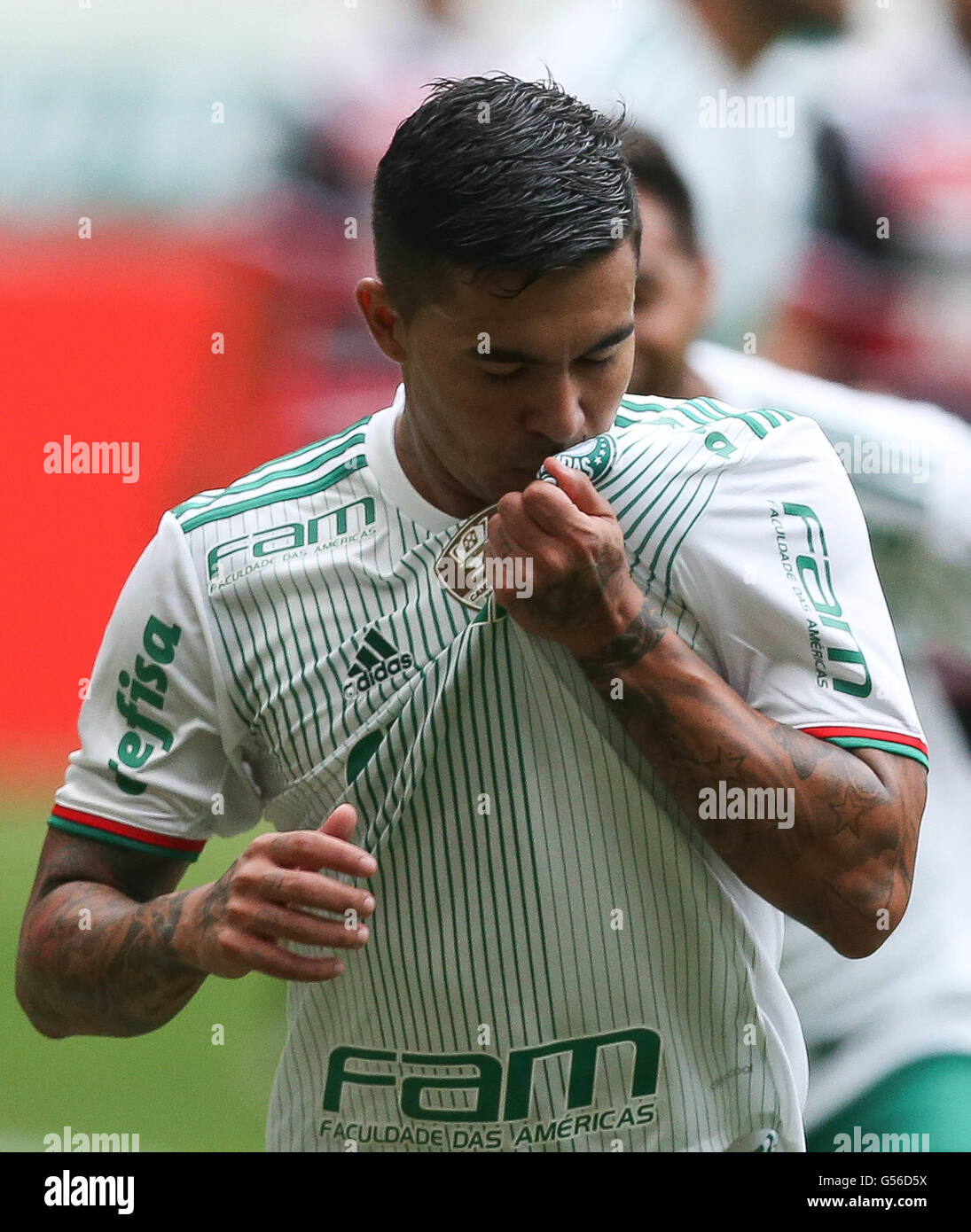 SAEO PAULO, Brazil - 18/06/2016: PALM X SANTA CRUZ - Dudu player, SE ...