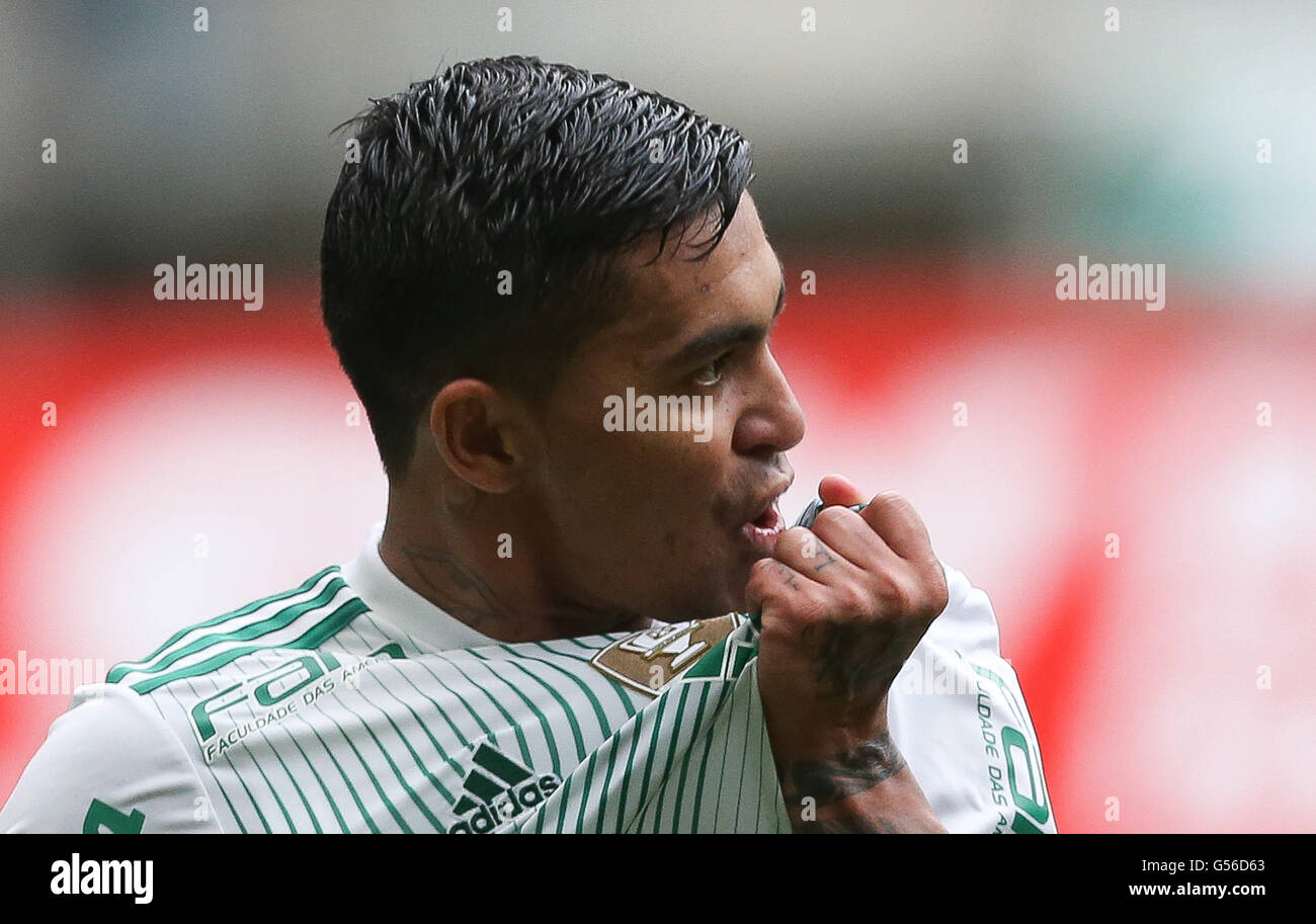 SAO PAULO, Brazil - 06/18/2016: PALM X SANTA CRUZ - Dudu player, SE ...