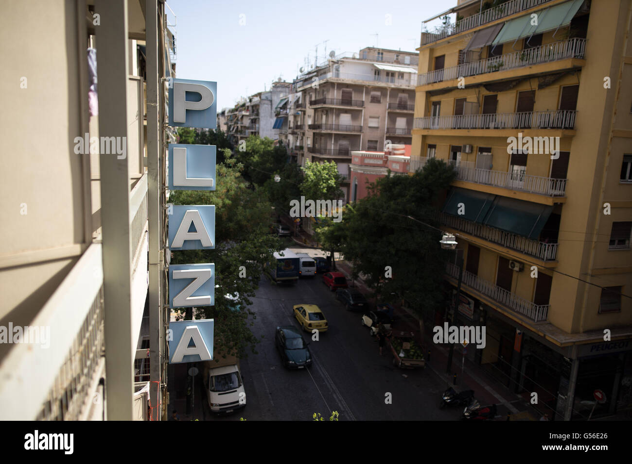 Look around room hi-res stock photography and images - Alamy