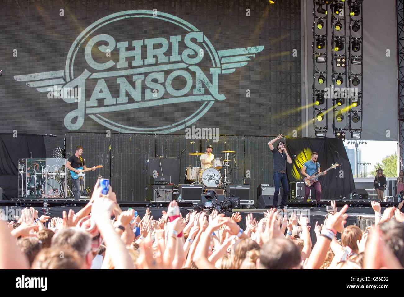 Chicago, Illinois, USA. 19th June, 2016. Country musician CHRIS JANSON ...