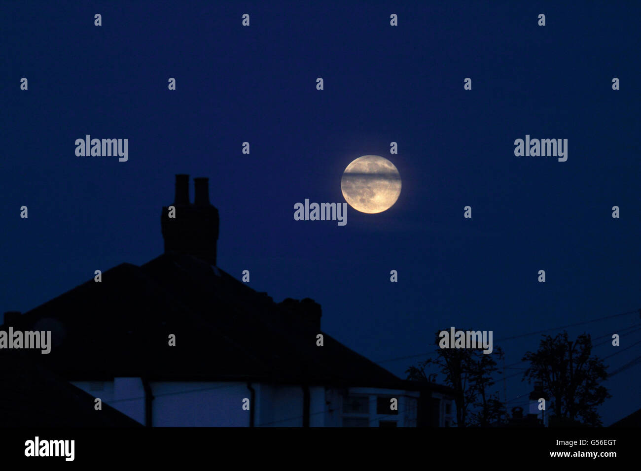 Full moon england hi-res stock photography and images - Alamy