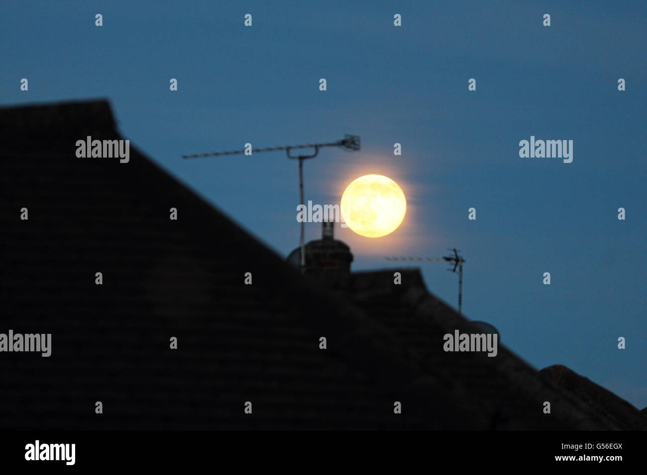 Full moon england hi-res stock photography and images - Alamy