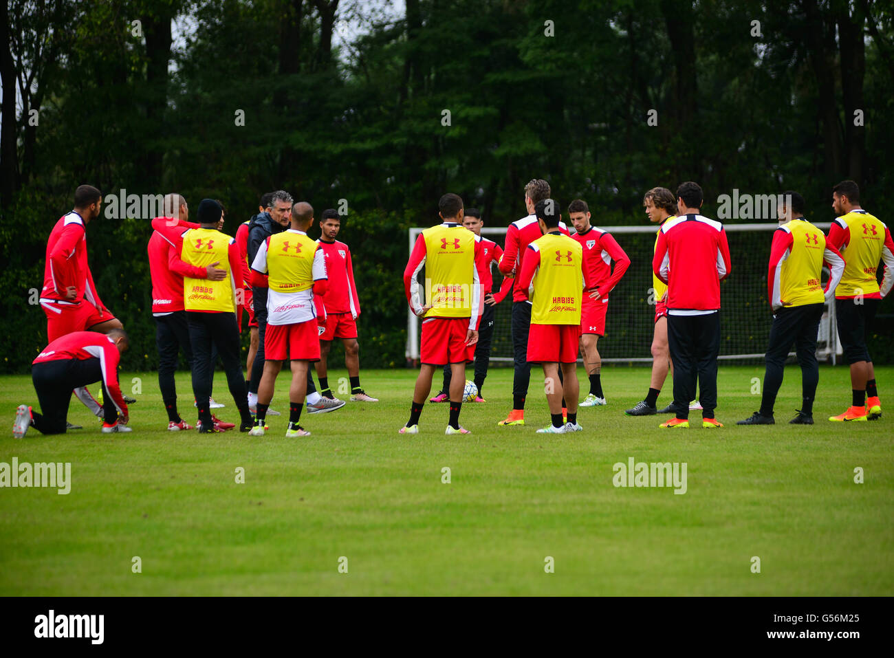 Sao Paulo, Brazil. 21st June, 2016. TRAINING SPFC - Edgardo Bauza talk ...