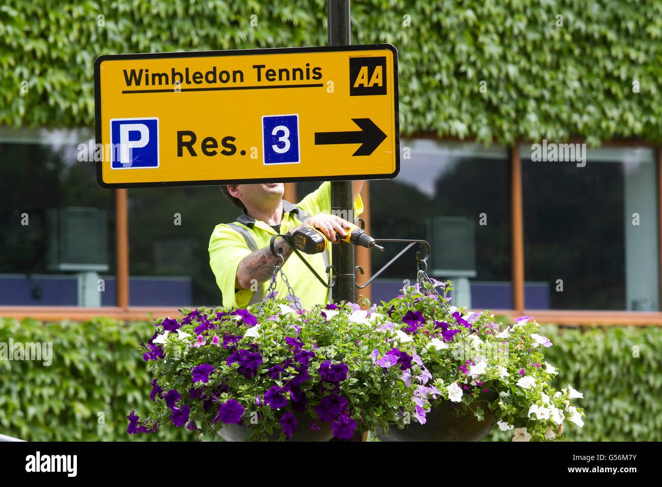 Wimbledon London,UK. 21st June 2016. A worker places a traffic parking ...