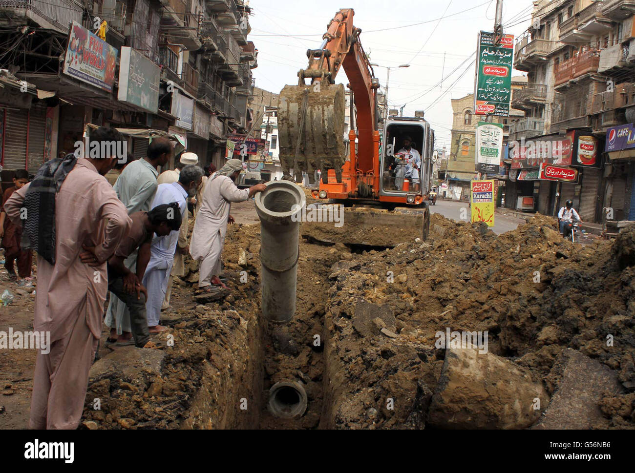 Karachi burns road hi-res stock photography and images - Alamy
