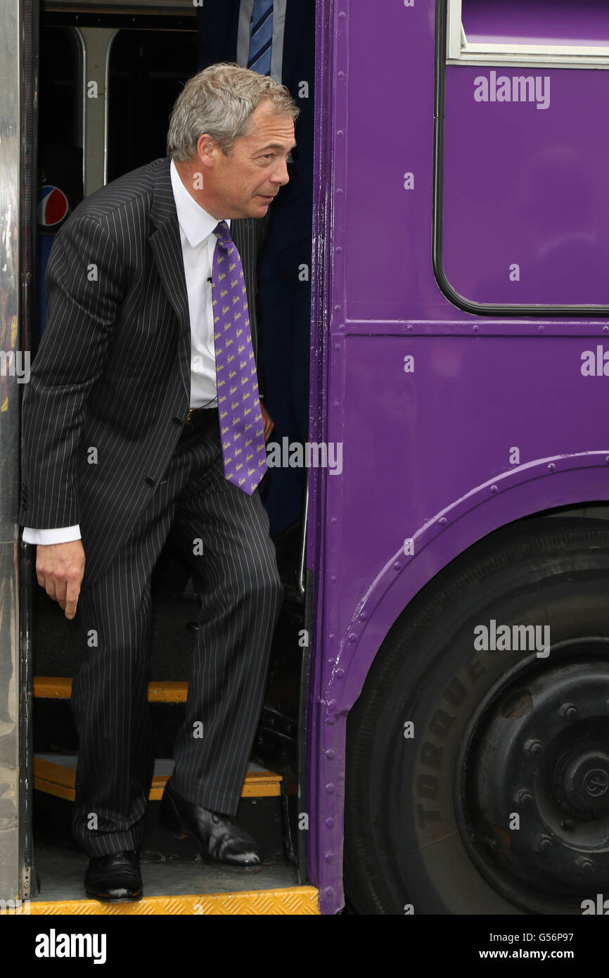 Leave campaign bus hi-res stock photography and images - Alamy