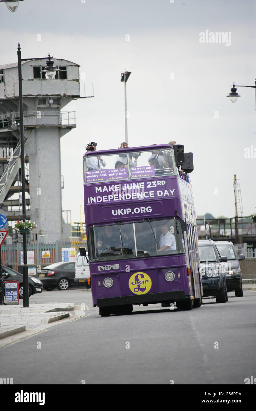 Leave campaign bus hi-res stock photography and images - Alamy