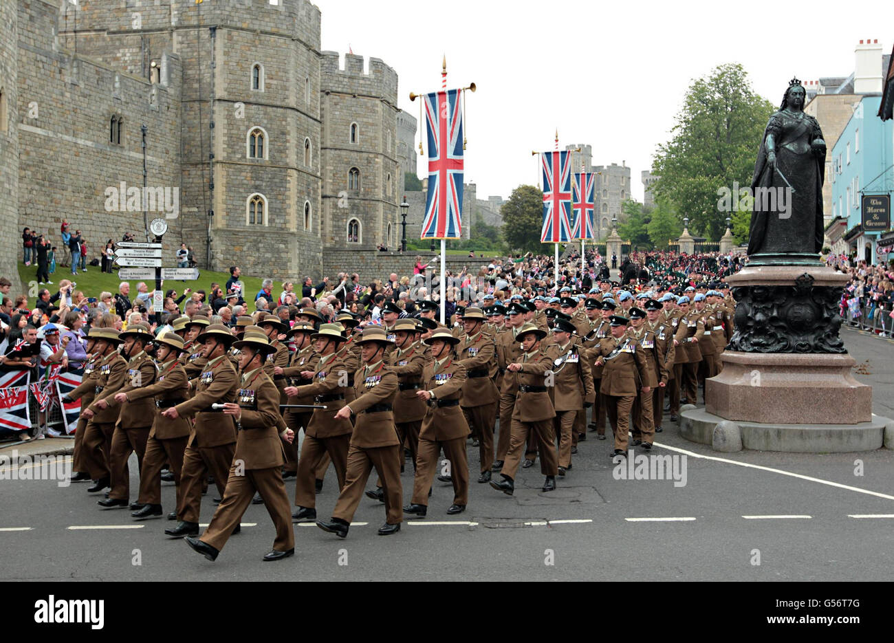 Diamond Jubilee Armed Forces Parade Stock Photo - Alamy