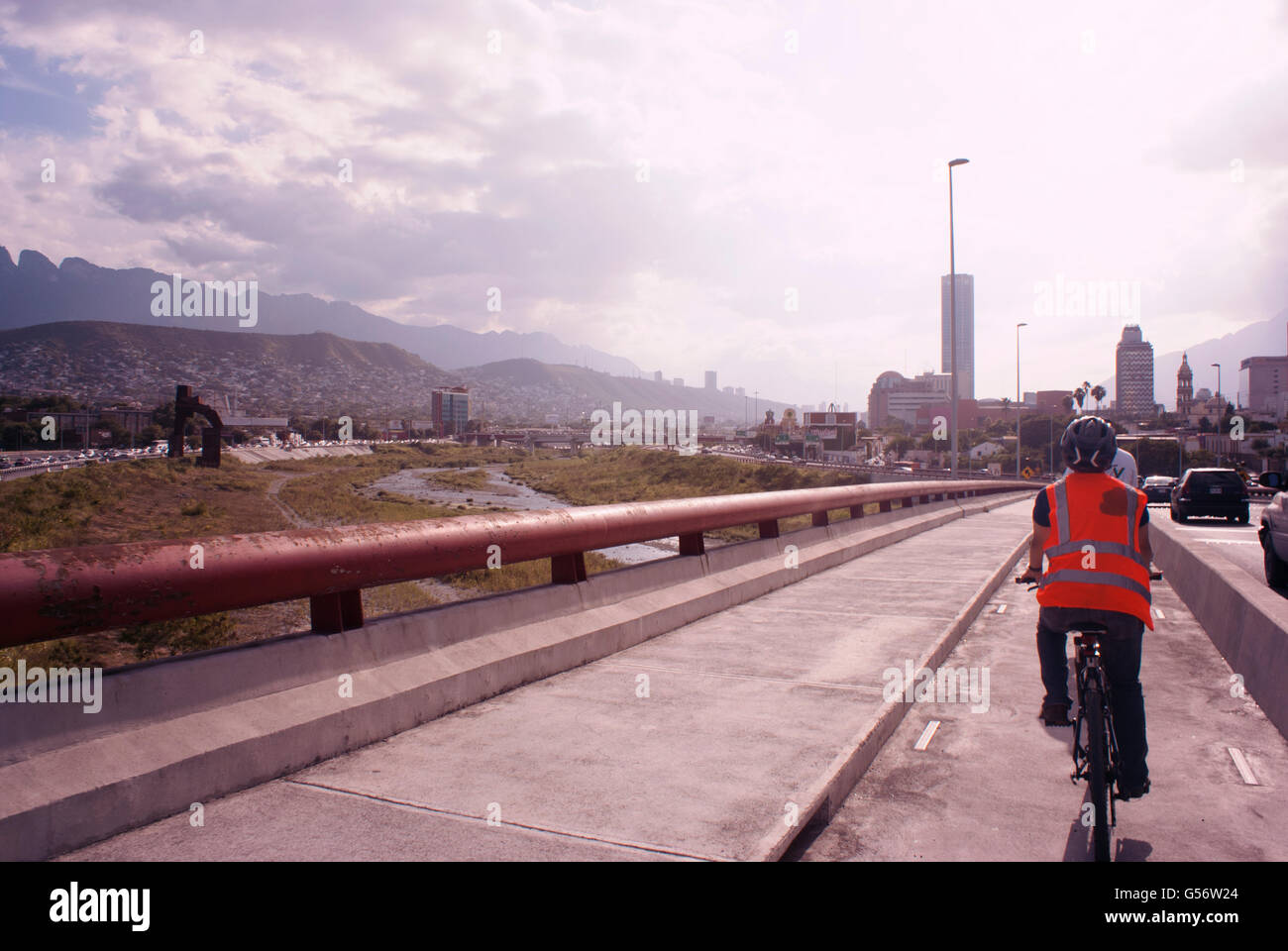 Urban cyclist hi-res stock photography and images - Alamy