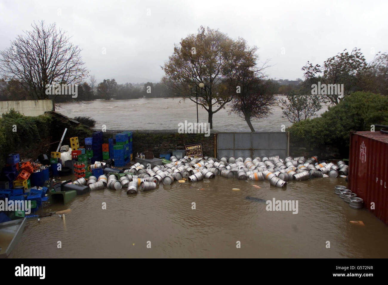 Residents living along river front hi-res stock photography and images ...