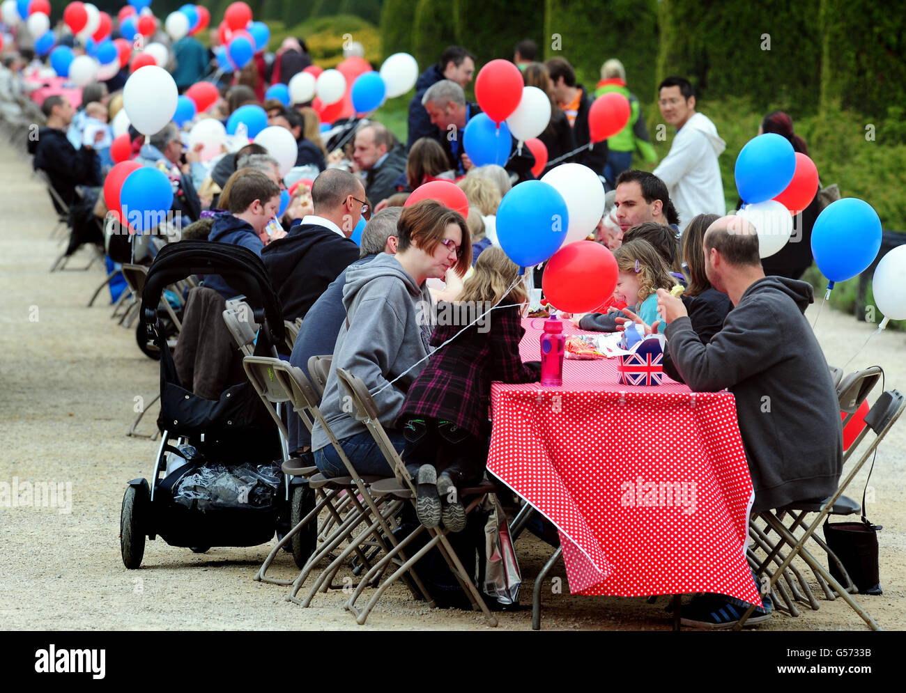 Celebrate the queens diamonds jubilee at 100 metre picnic table hi-res ...
