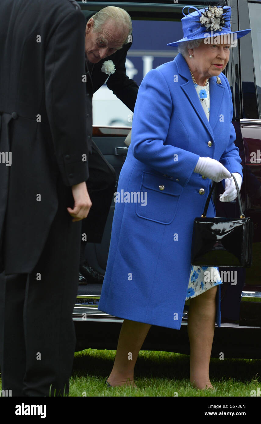Queen elizabeth diamond jubilee derby hi-res stock photography and ...