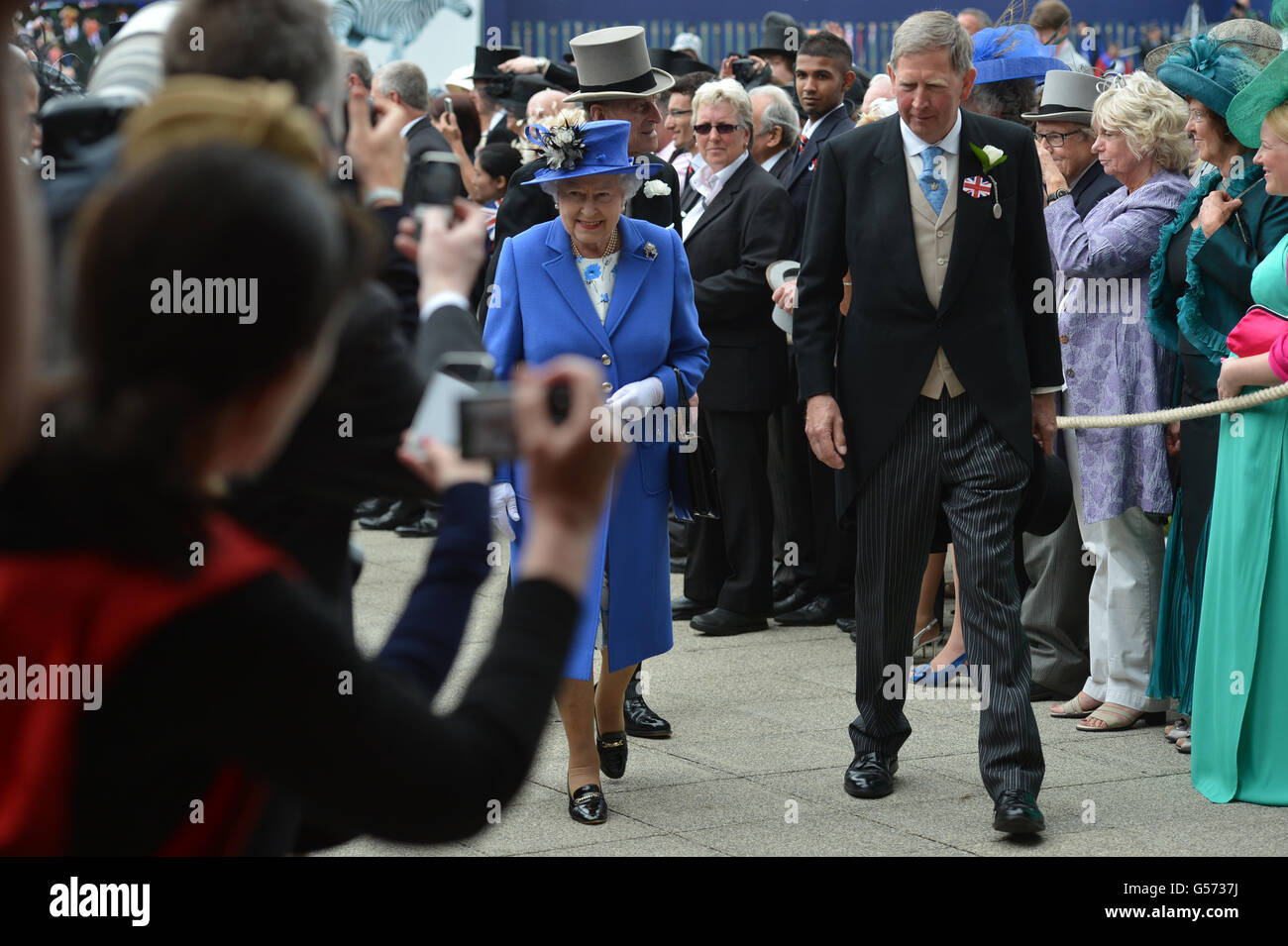 Queen elizabeth diamond jubilee derby hi-res stock photography and ...