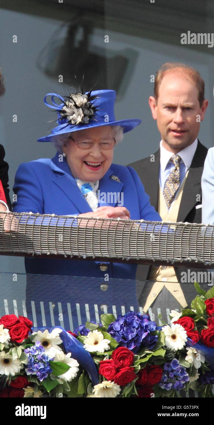 Queen Elizabeth II with her son the Earl of Wessex (right) during Derby ...