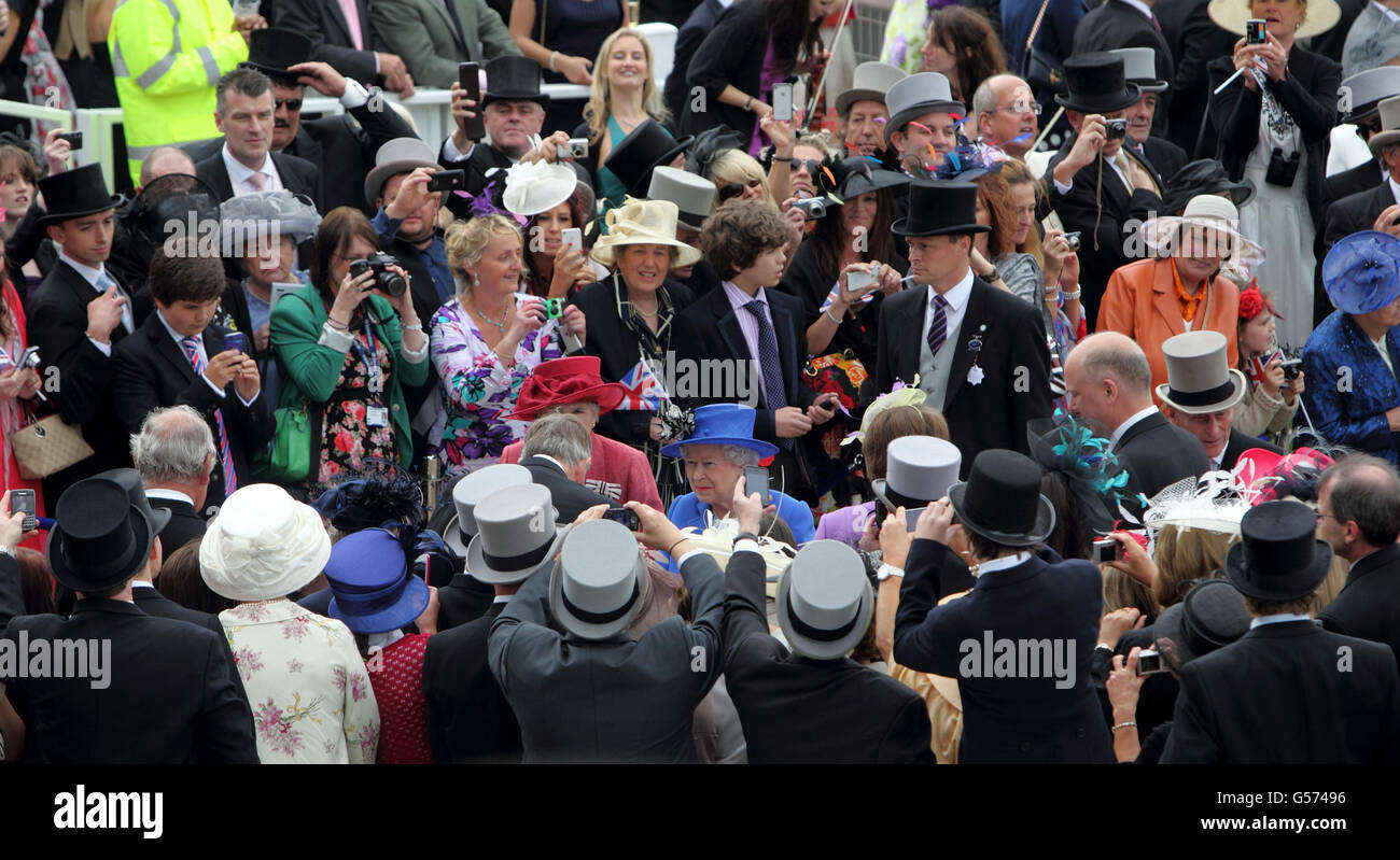 Queen elizabeth diamond jubilee derby hi-res stock photography and ...
