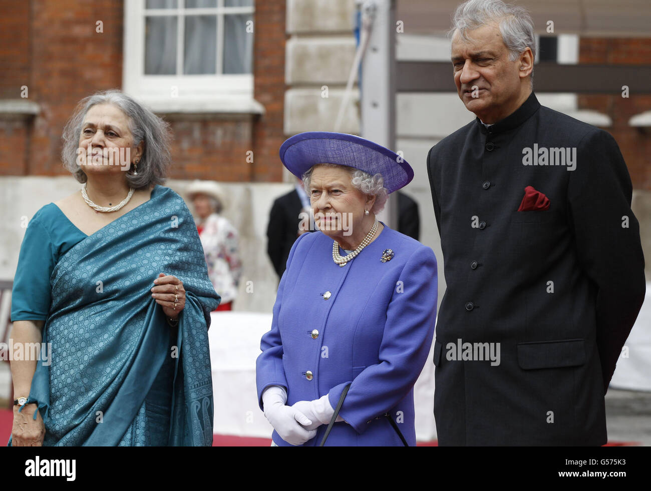Queen Elizabeth II stands with the Commonwealth Secretary-General ...