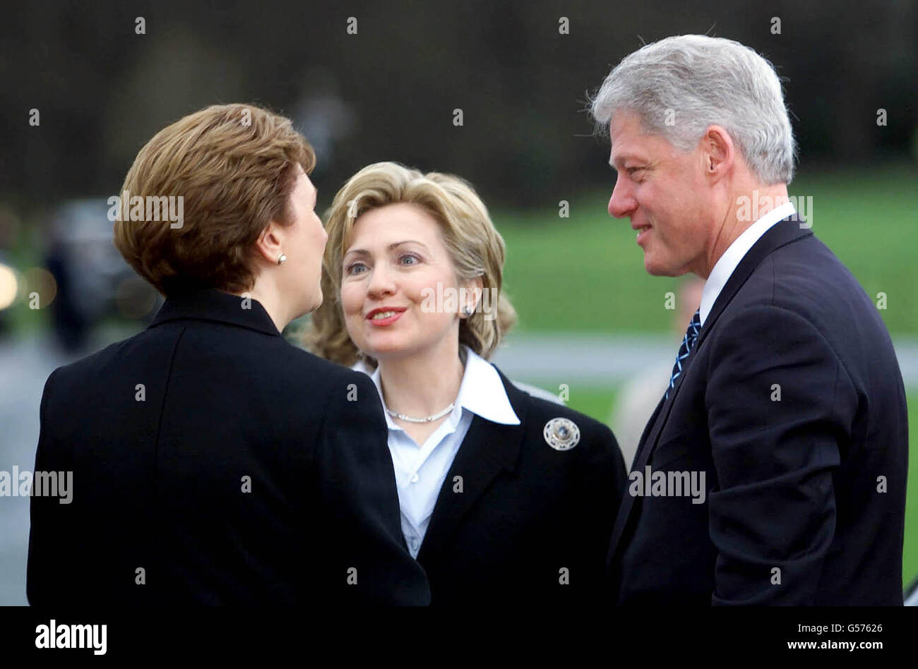 US President Bill Clinton (right) and his wife Senator Hillary Clinton ...