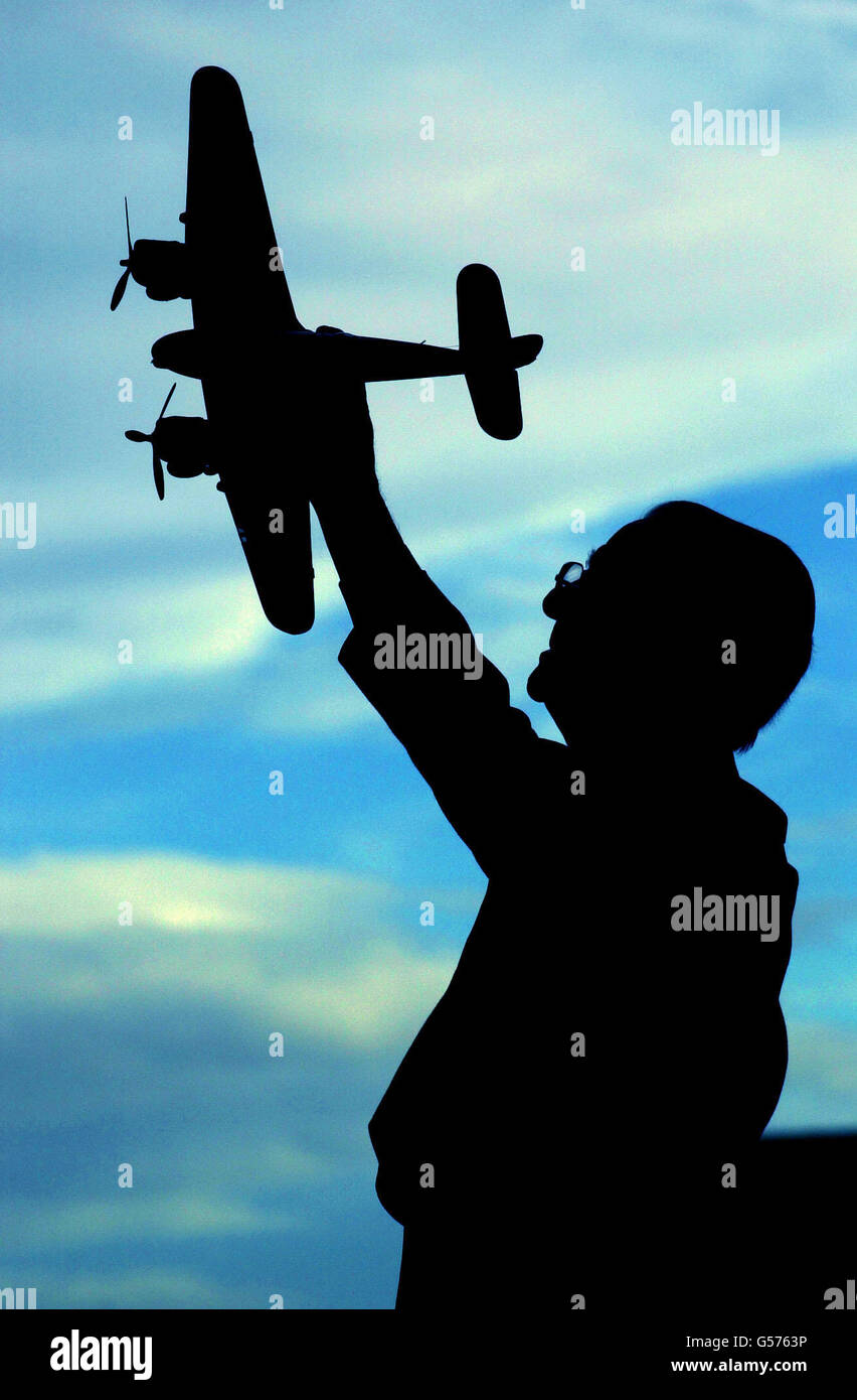 Wwii pilot silhouette hi-res stock photography and images - Alamy
