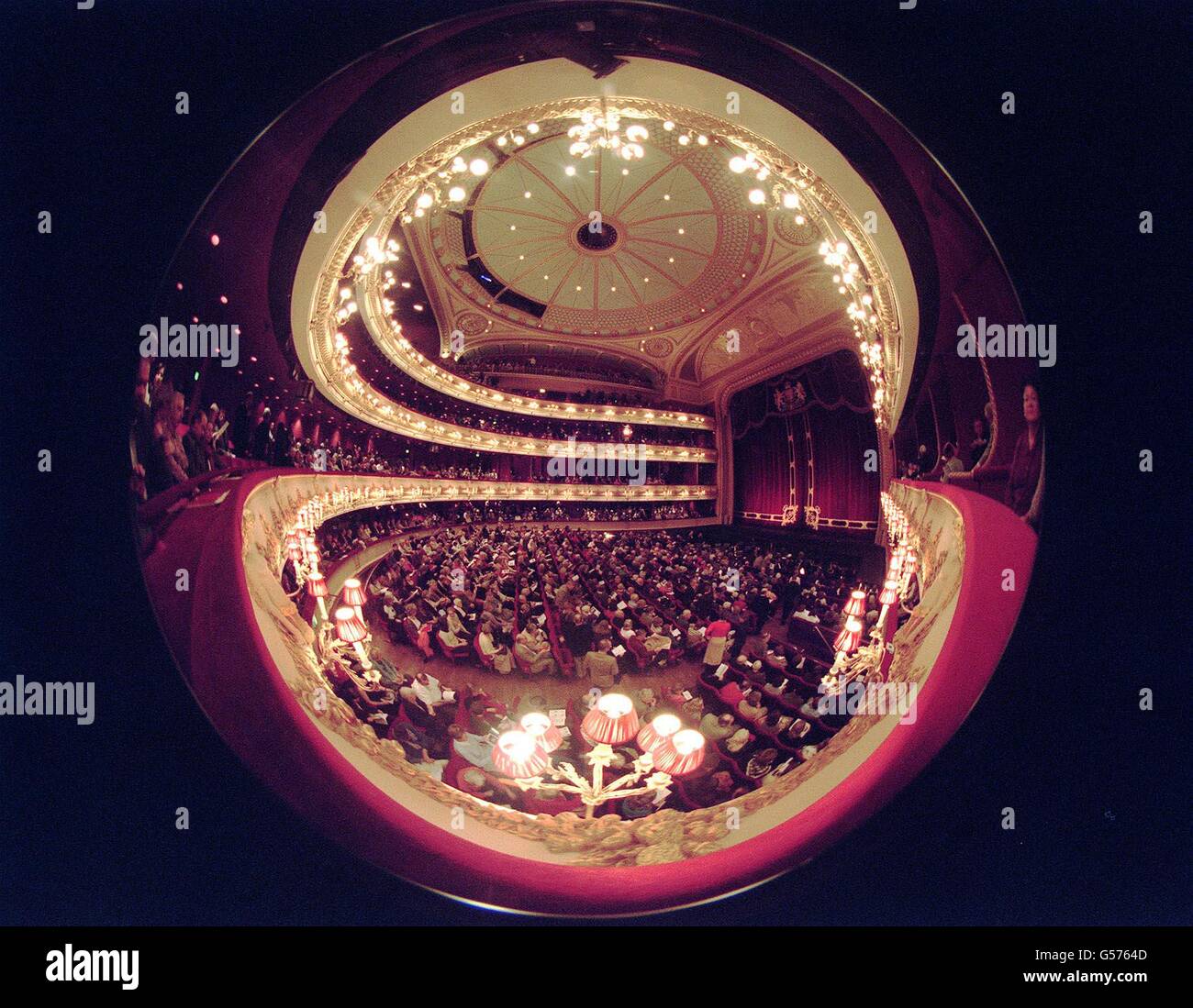 Opera audience london hi-res stock photography and images - Alamy