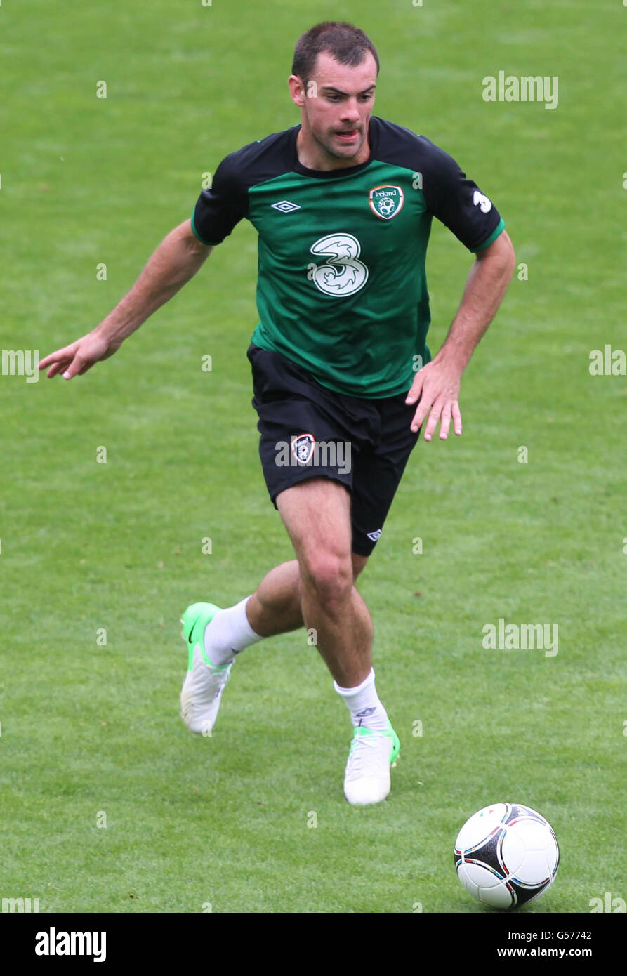 Republic of irelands gibson during training session at municipal ...