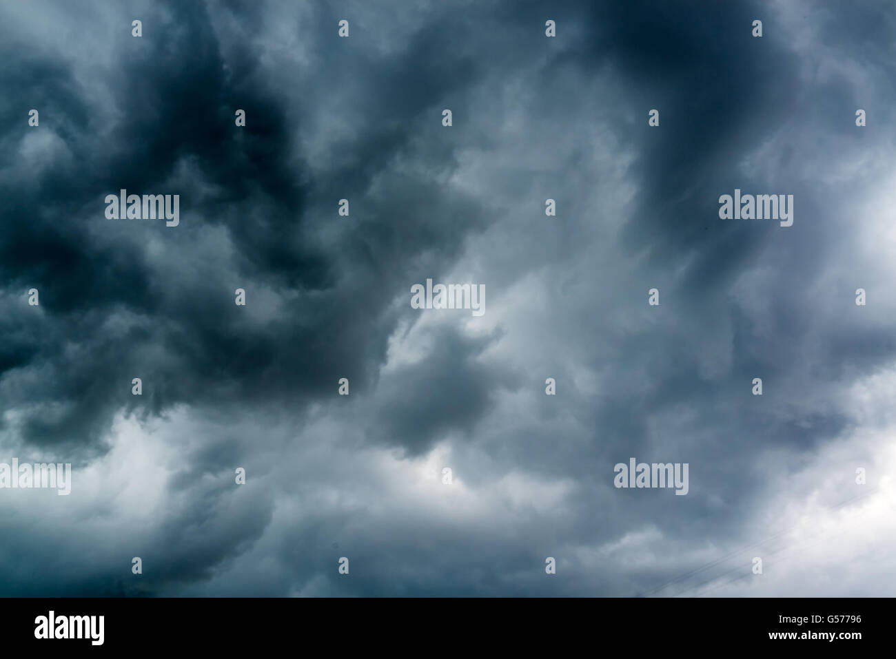 Gloomy sky heavy stormy hi-res stock photography and images - Alamy