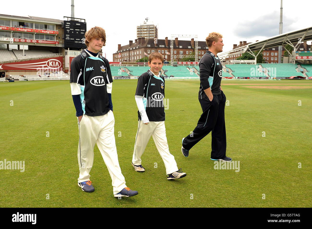 Surrey matchday mascots with captain Rory Hamilton-Brown Stock Photo ...