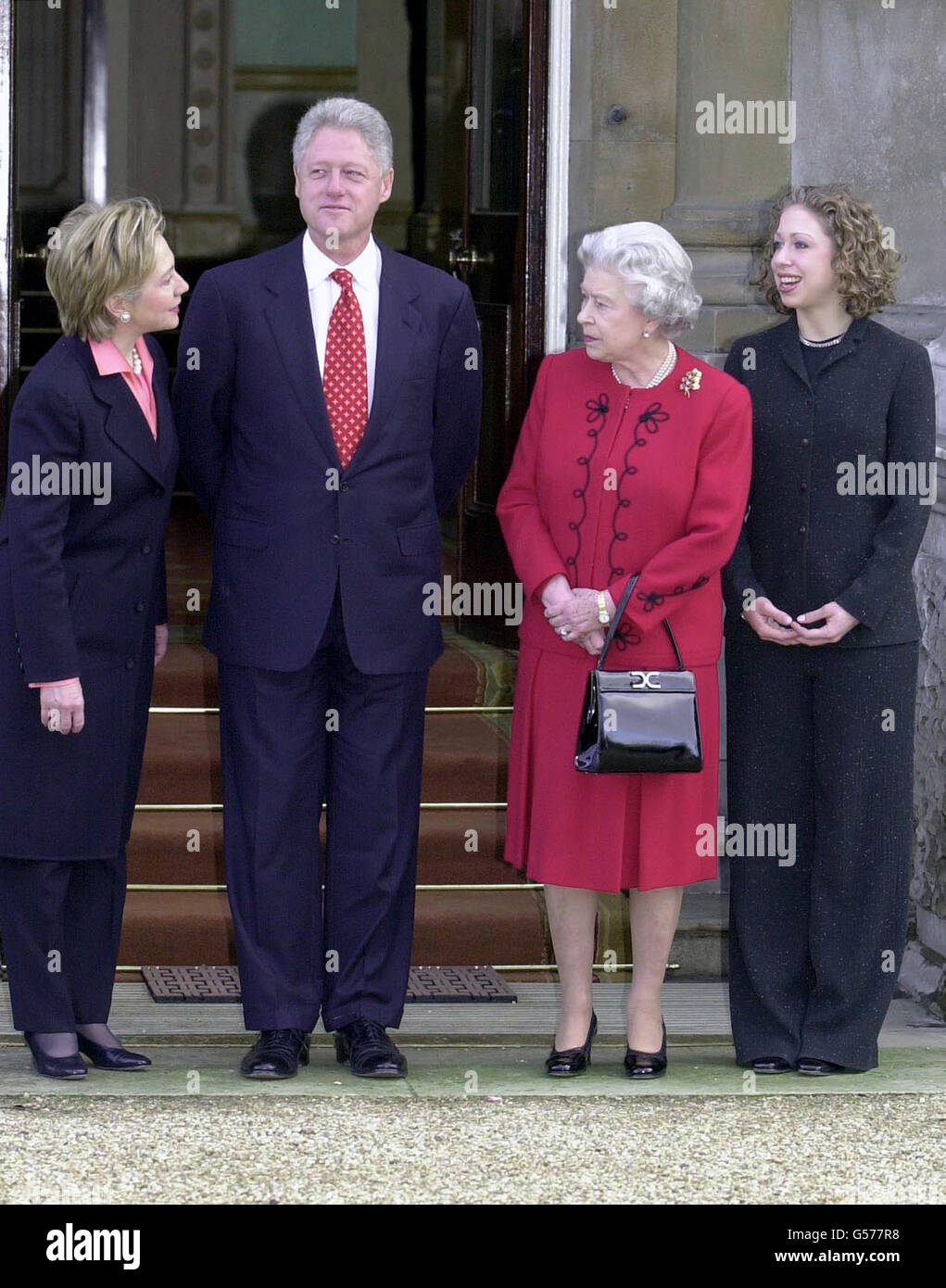 Queen Elizabeth II with US President Bill Clinton at Buckingham Palace ...