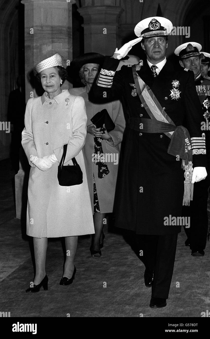 Royal procession uk Black and White Stock Photos & Images - Alamy