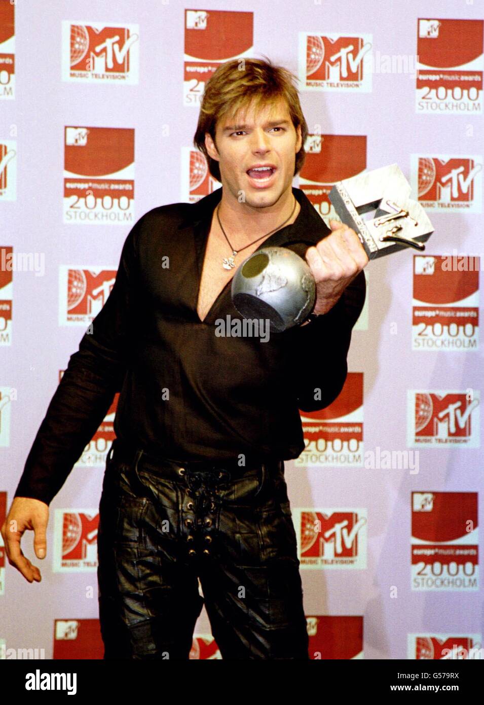 Latino singer ricky martin best male award mtv europe music hi-res ...