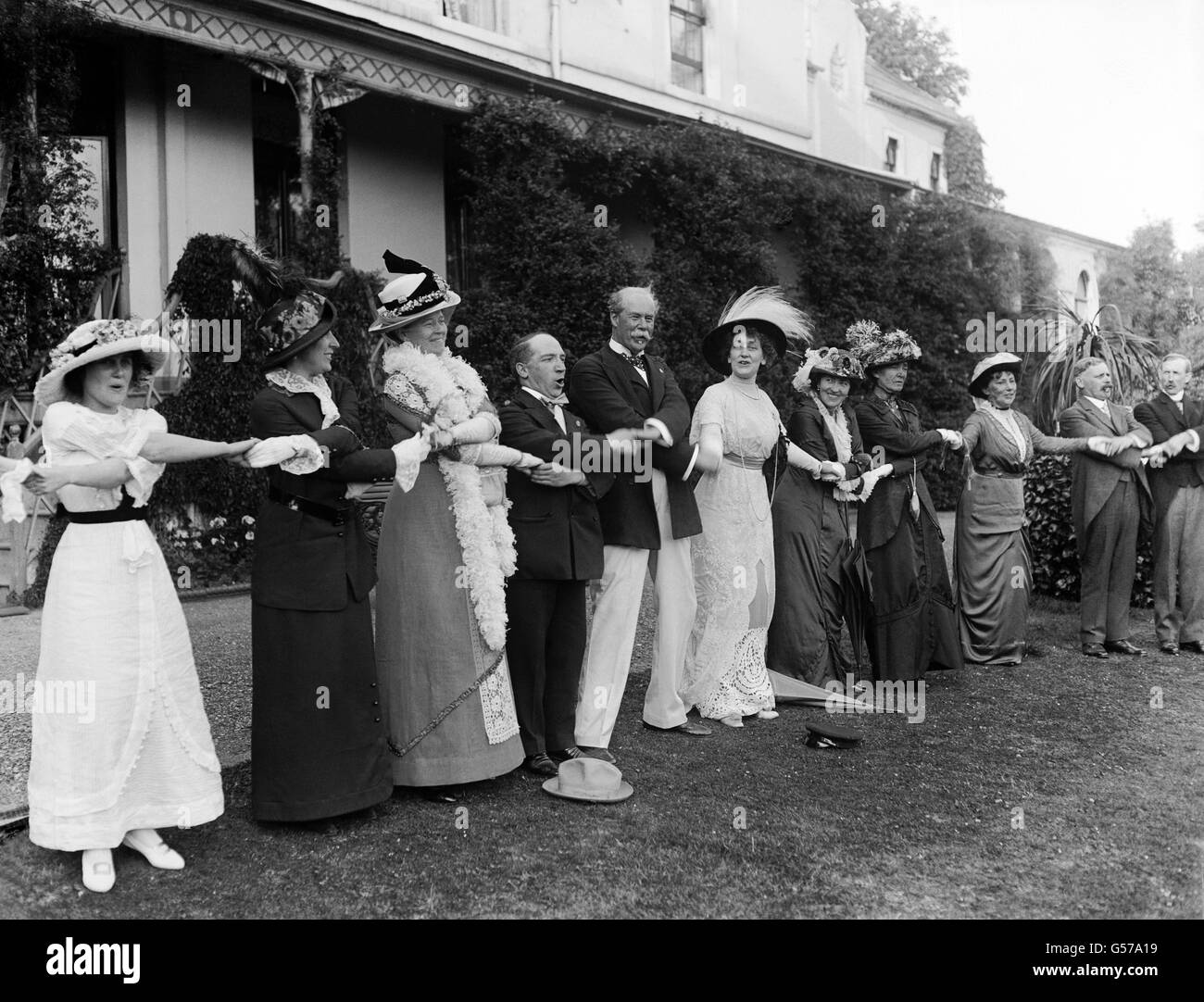 Scottish singer Harry Lauder, fourth left, and Sir Thomas Lipton, fifth ...