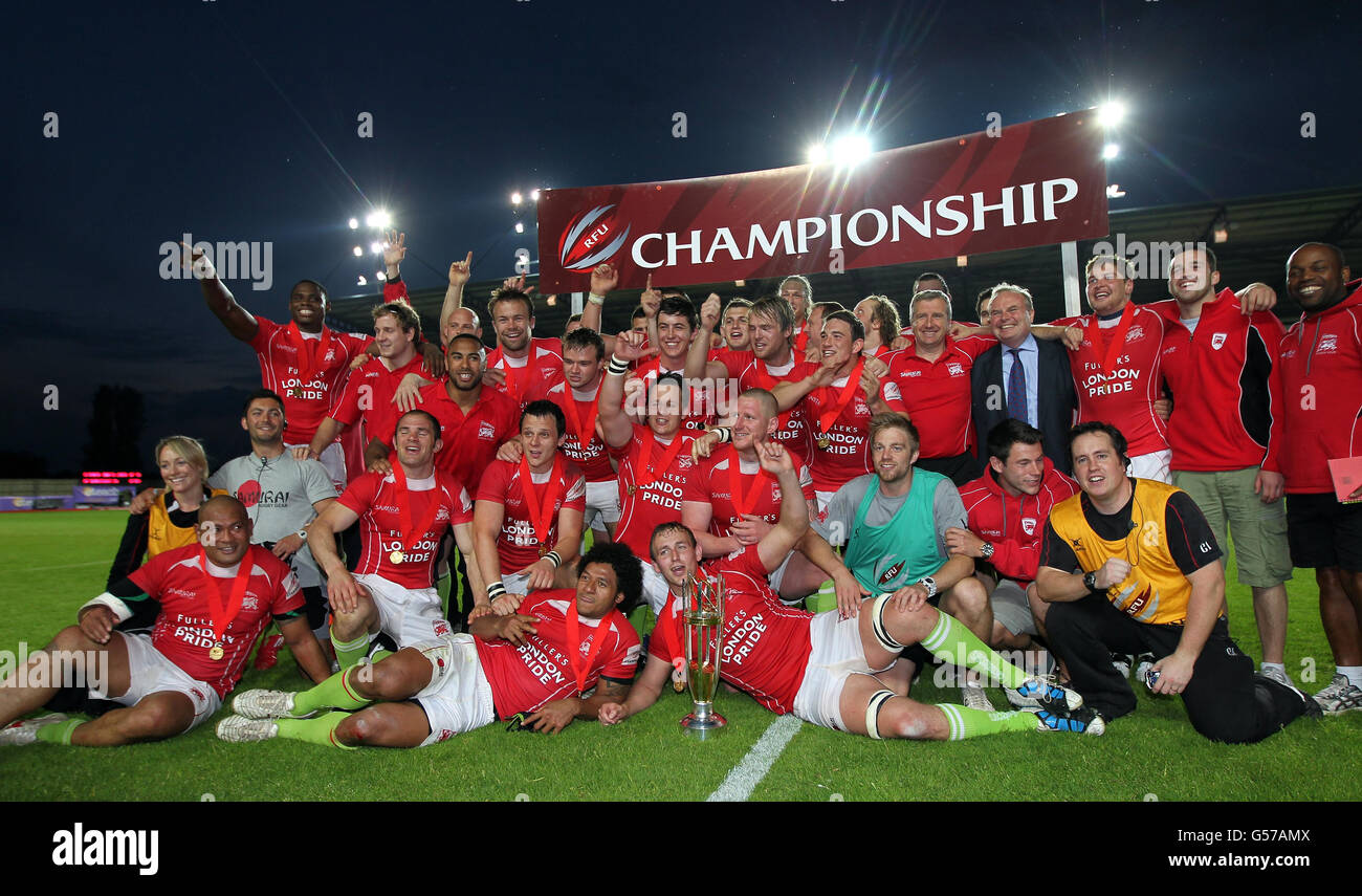 London Welsh celebrate thier victory over Cornish Pirates in the RFU ...