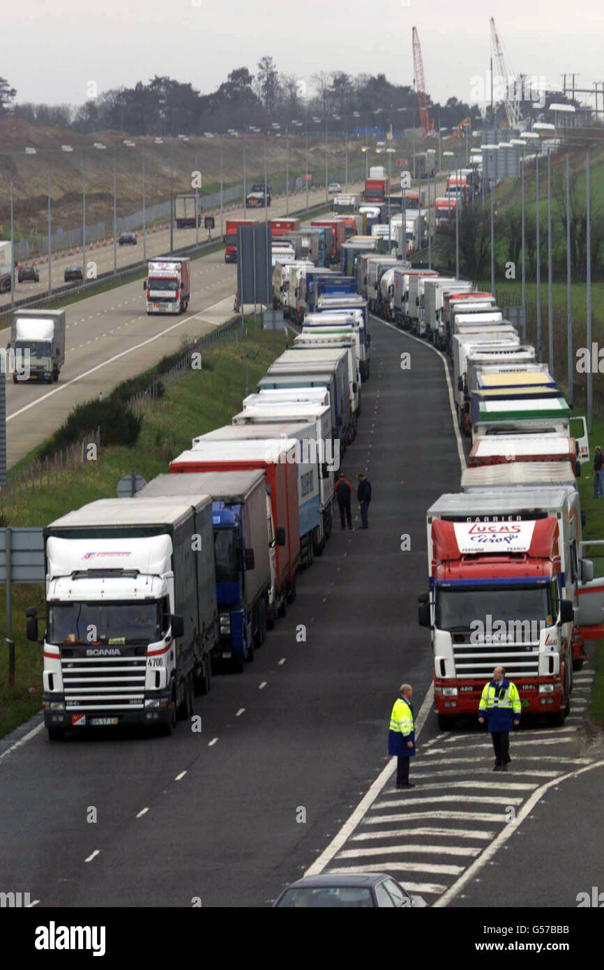 Queue at port disruption hi-res stock photography and images - Alamy
