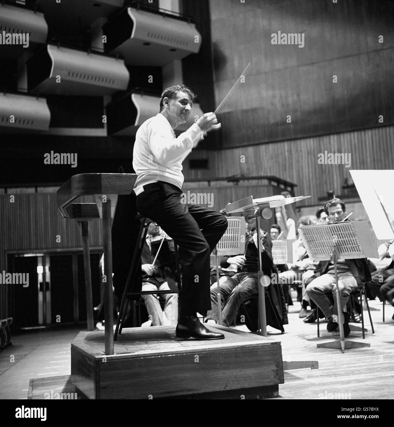 Leonard bernstein new york philharmonic hi-res stock photography and ...