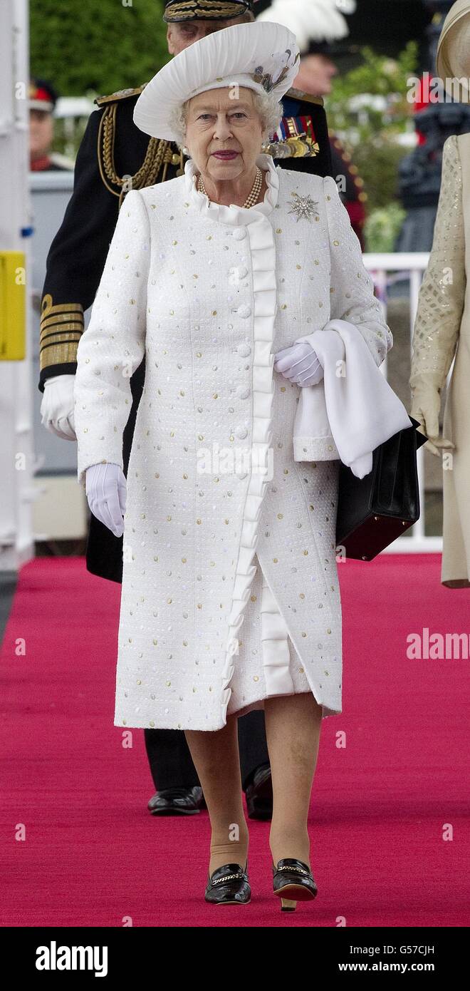 Queen Elizabeth II arrives at Chelsea Pier during the Diamond Jubilee ...