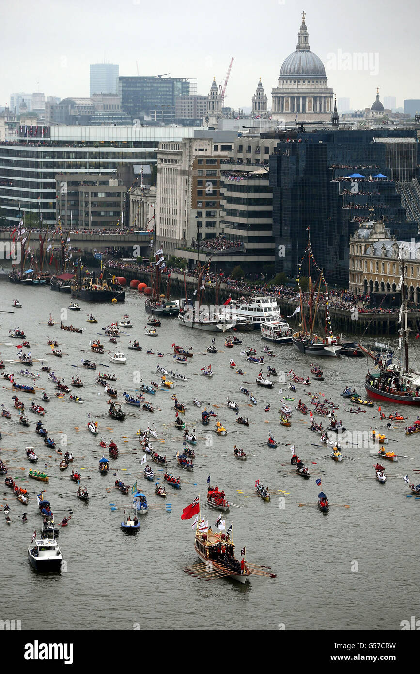 The manpowered section diamond jubilee river pageant along river thames ...