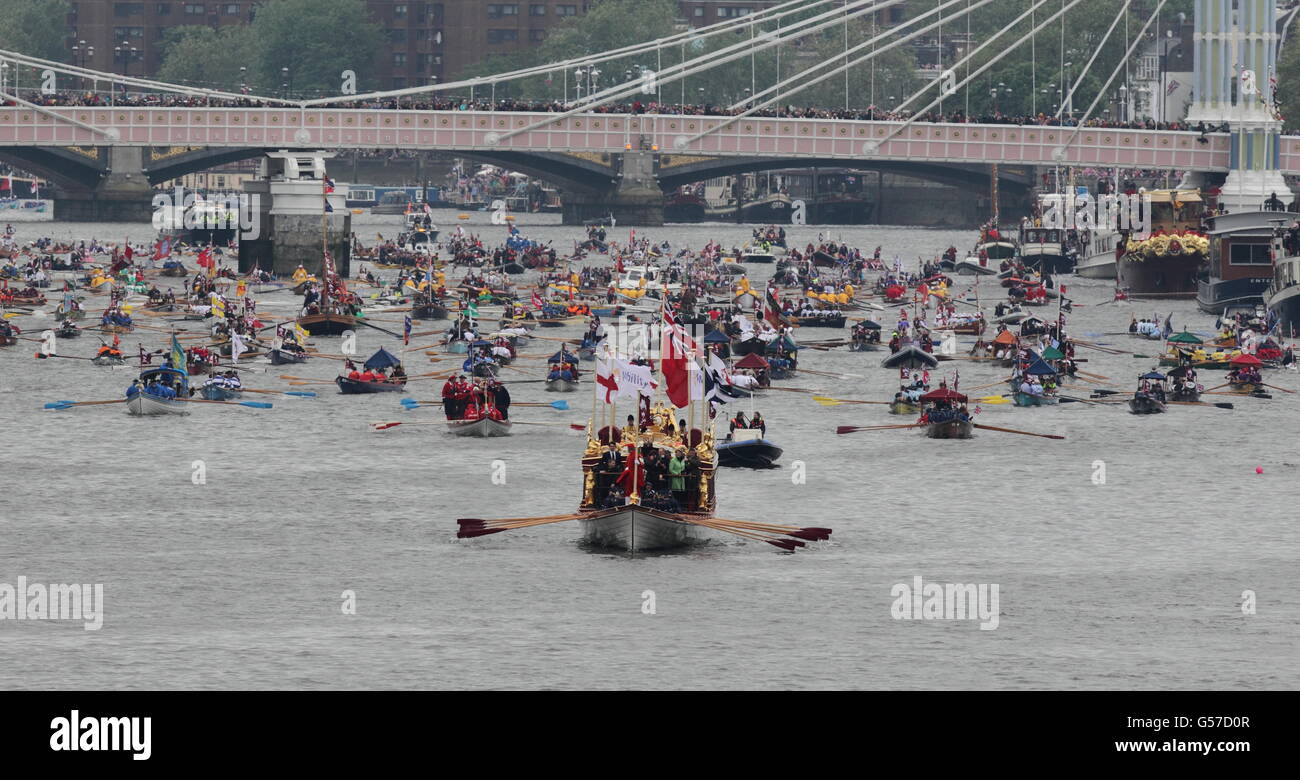 1 million row barge hi-res stock photography and images - Alamy