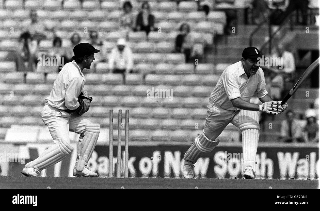 Colin cowdrey hi-res stock photography and images - Alamy