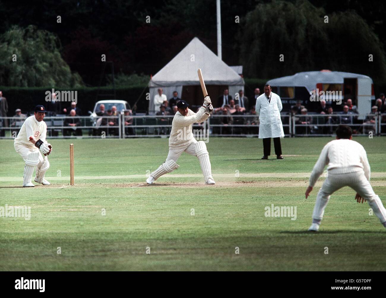 COWDREY BATTING : 1968 Stock Photo - Alamy