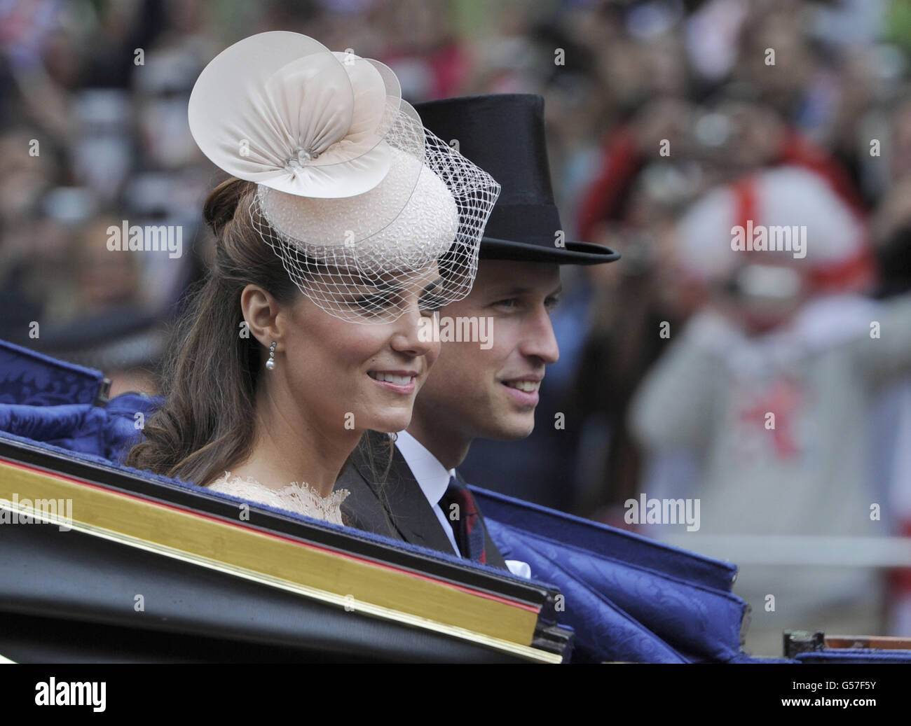 Queen 60th jubilee hi-res stock photography and images - Alamy