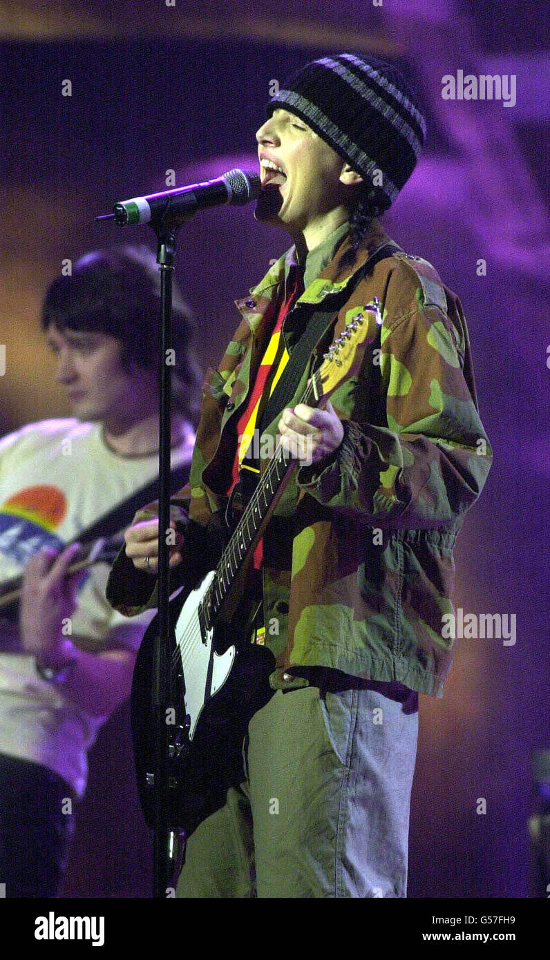 Texas lead singer sharleen spiteri on stage hi-res stock photography ...