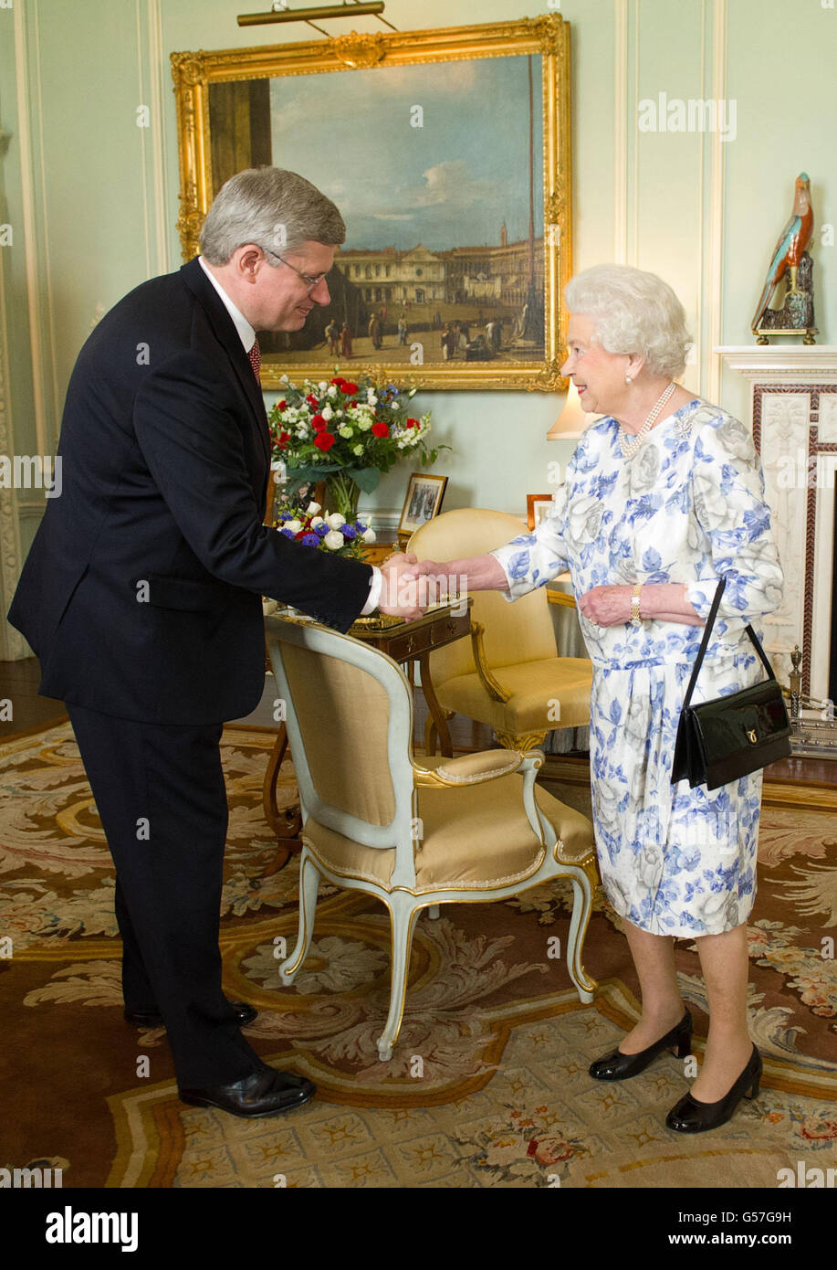 Stephen Harper meets Queen Elizabeth II Stock Photo - Alamy