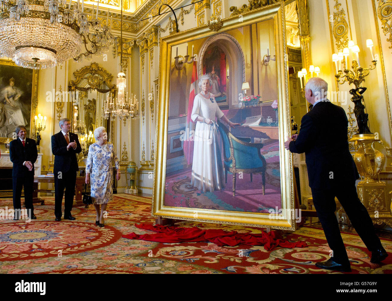 Stephen Harper meets Queen Elizabeth II Stock Photo - Alamy
