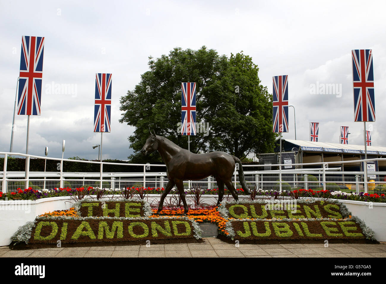 Derby horse racing union jack hi-res stock photography and images - Alamy