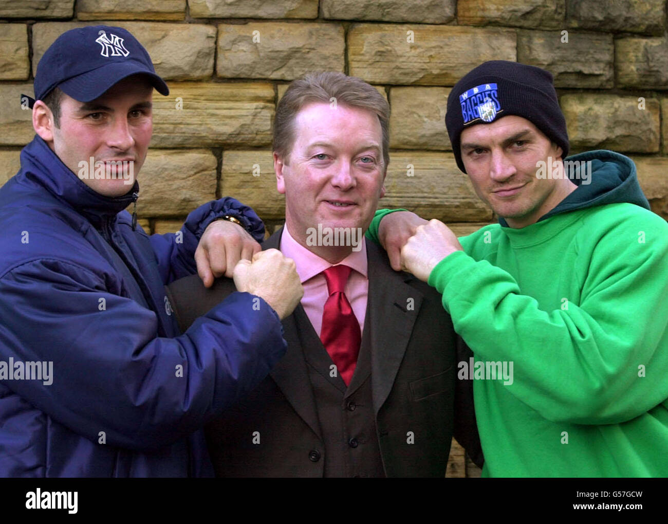 Boxer Richie Woodhall (R), the fight's promoter Frank Warren (centre ...