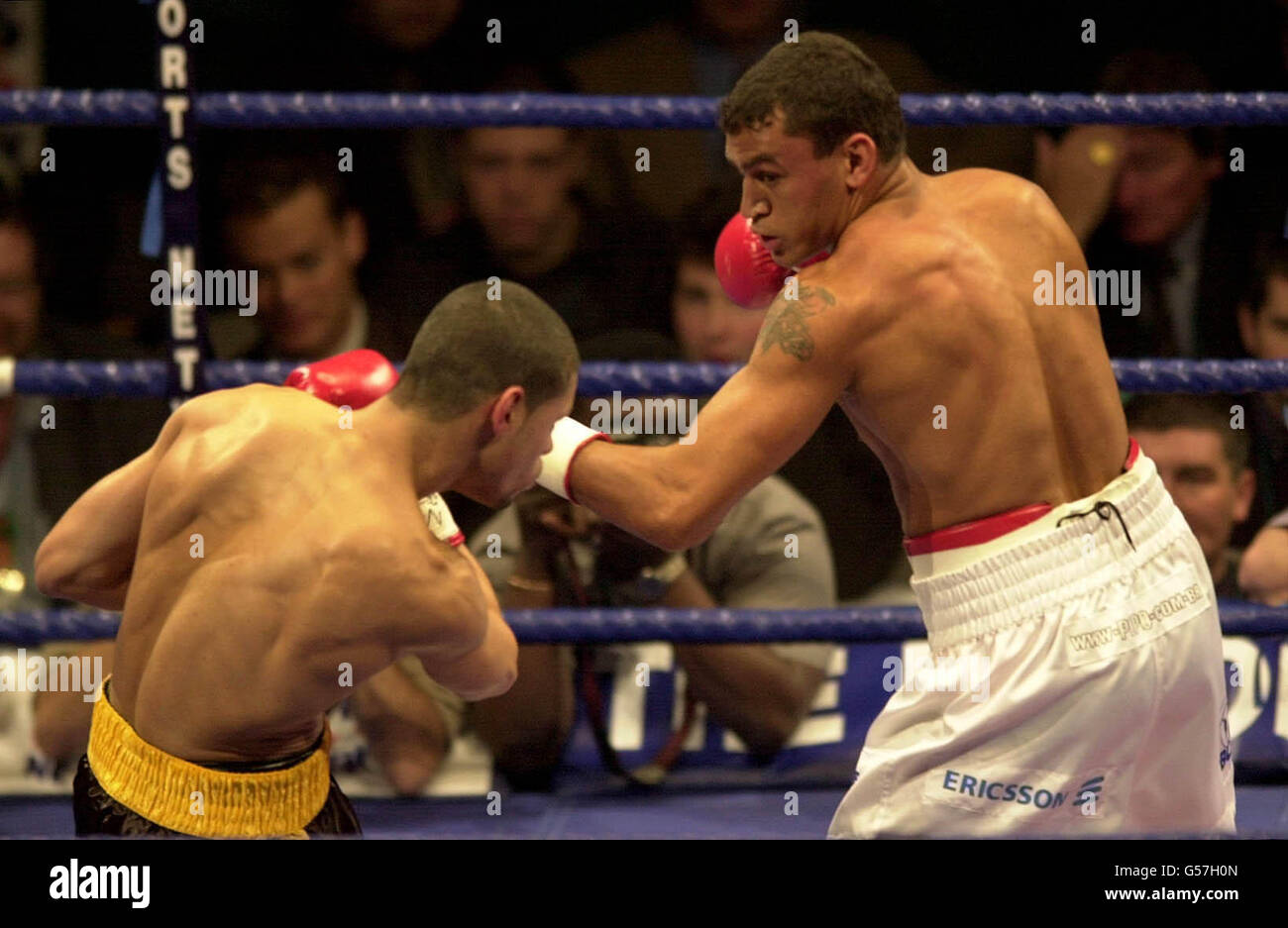 WBO World Super-Featherweight Champion Acelino Freitas (R), from Brazil ...