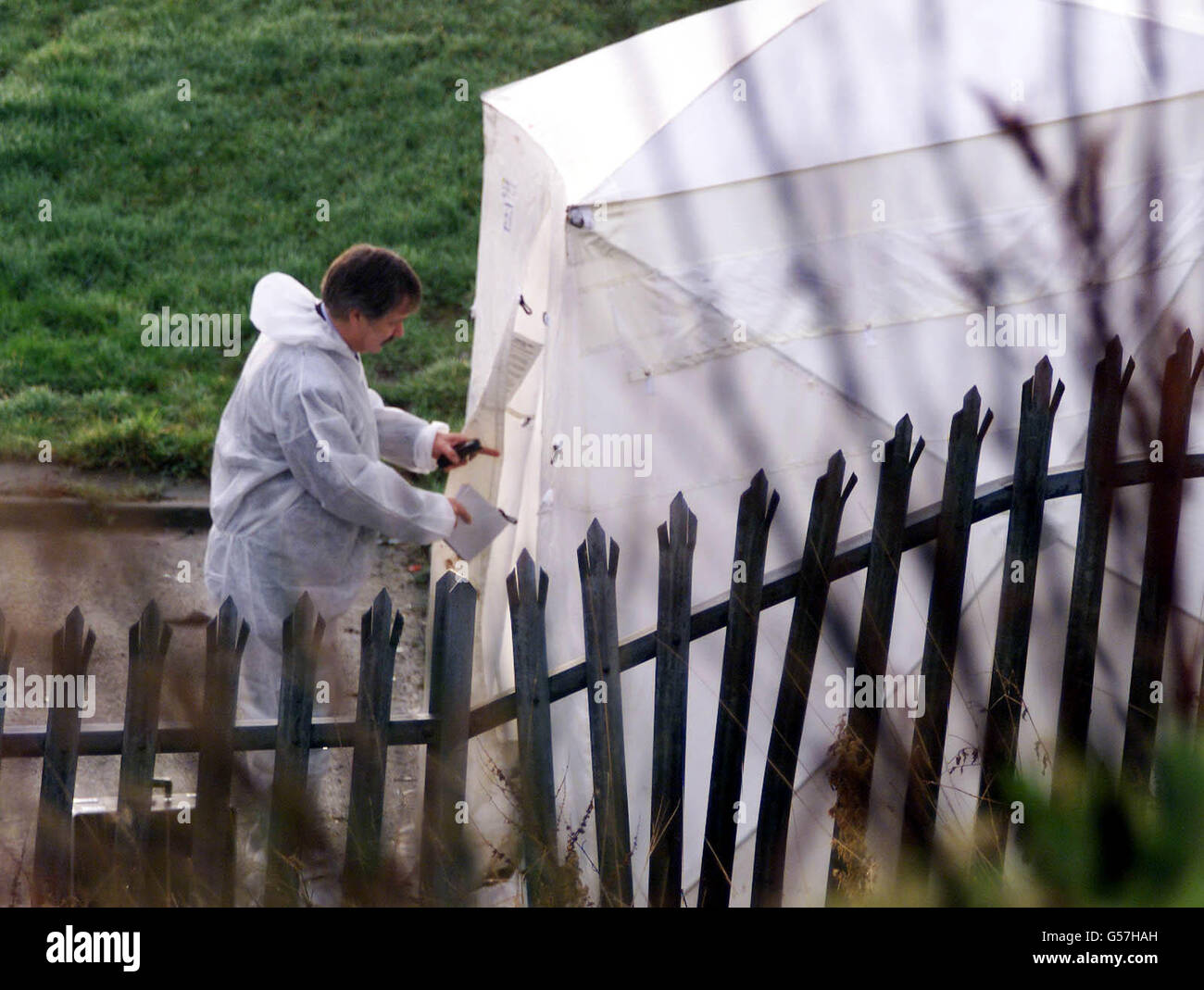 Belfast body scene police search Stock Photo - Alamy