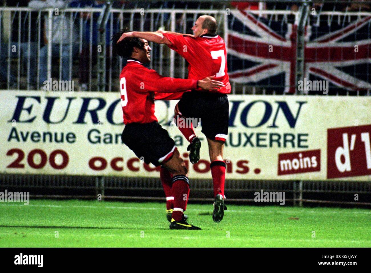 STEVE STONE, NOTTINGHAM FOREST, CELEBRATES HIS GOAL AGAINST AUXERRE ...