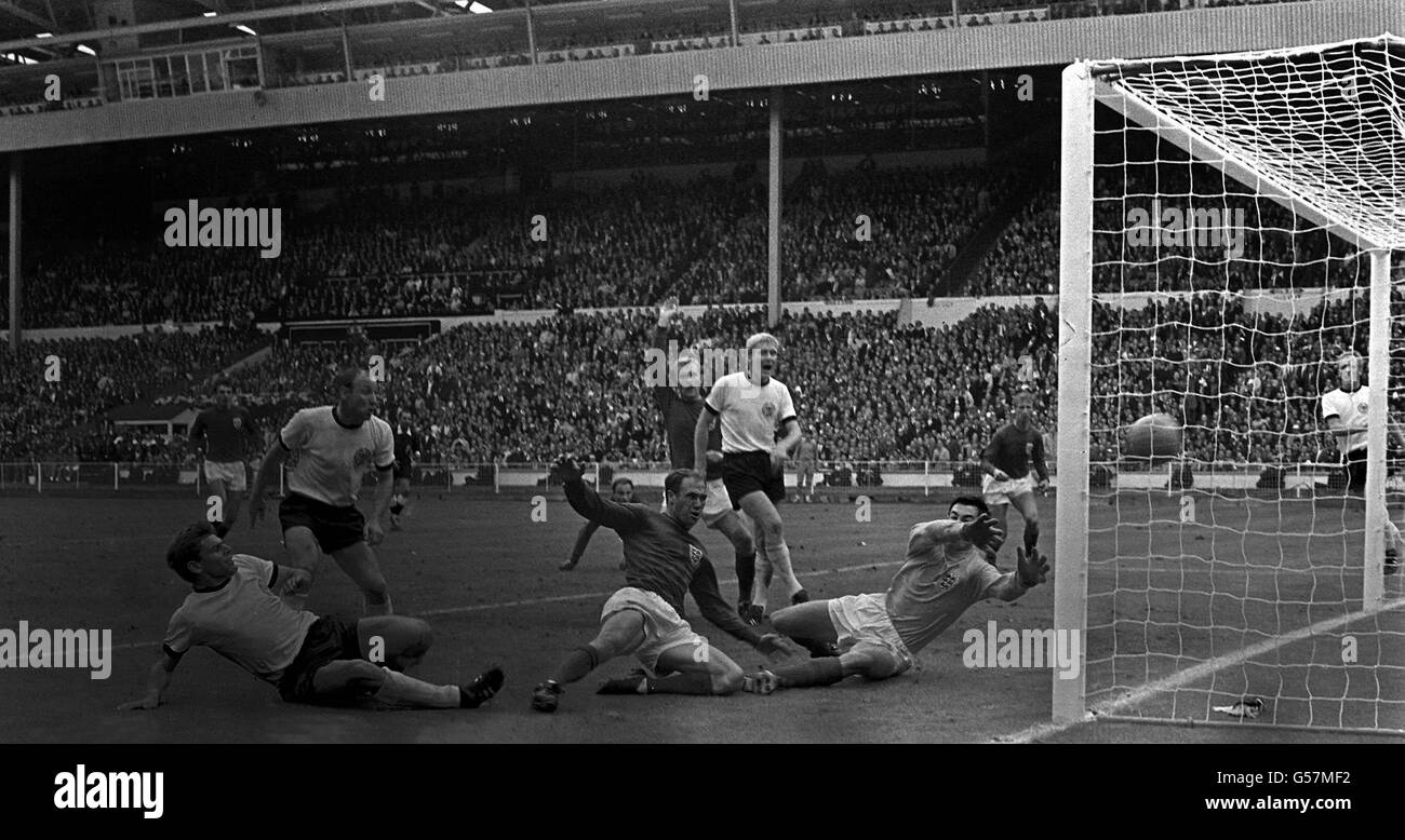 1966 world cup west Black and White Stock Photos & Images - Alamy